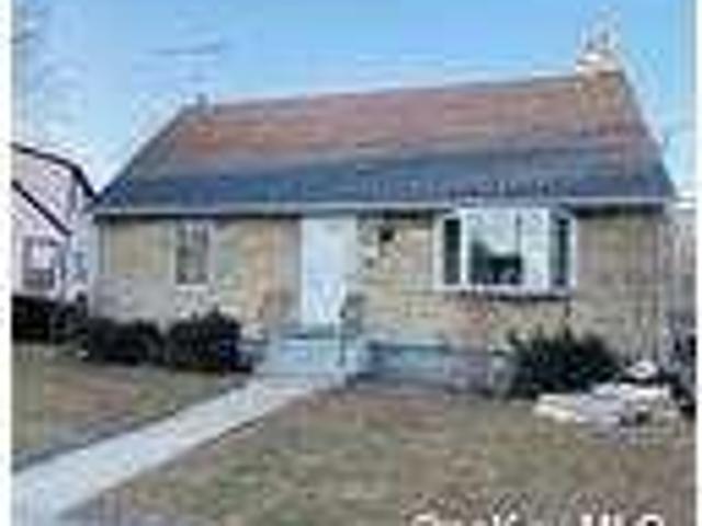 4 Bedroom 3 Bath In Hicksville New York 11801
