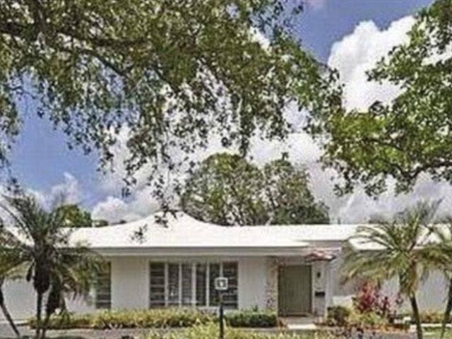 4 bedroom 3 bathroom with pool