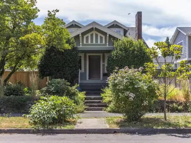 4 Bedroom 3 Bathroom Bungalow Grant Park/Hollywood with Great.