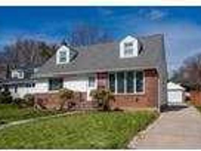 4 Bedroom 1 Bath In Albertson NY 11507