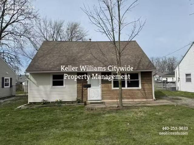 4 bedroom 1 bath single family rental in Lorain 2855 Lincoln St