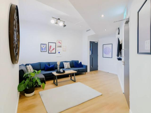 4 Bedroom 1 Bathroom Flat 11