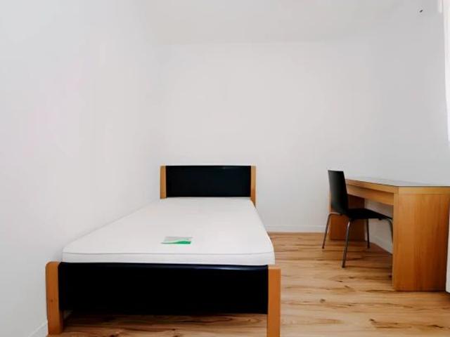 4 Bedroom 1 Bathroom room2