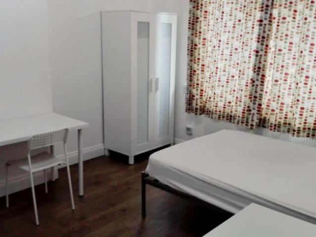 4 Bedroom 1 Bathroom roomD