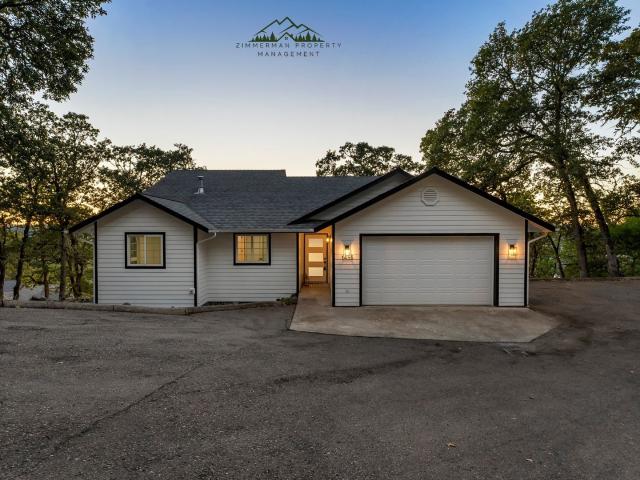 4 bedroom 2.5 bathroom home with Panoramic views!
