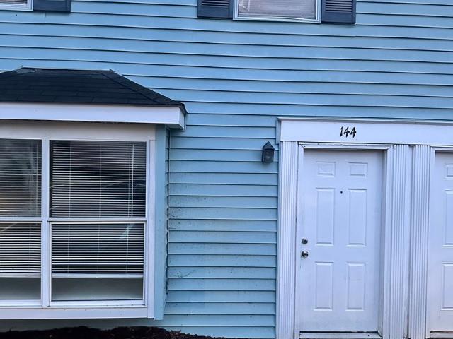 4 bedroom 2.5 bathroom Townhouse