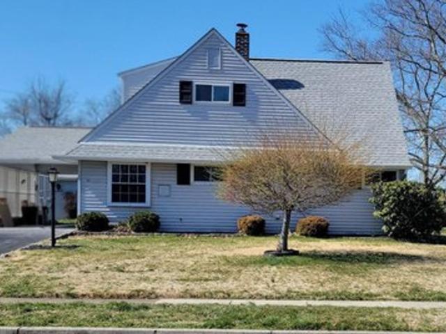 4 bedroom 2 bath home in the Crabtree section of Levittown. Available for move in 6/1/2023
