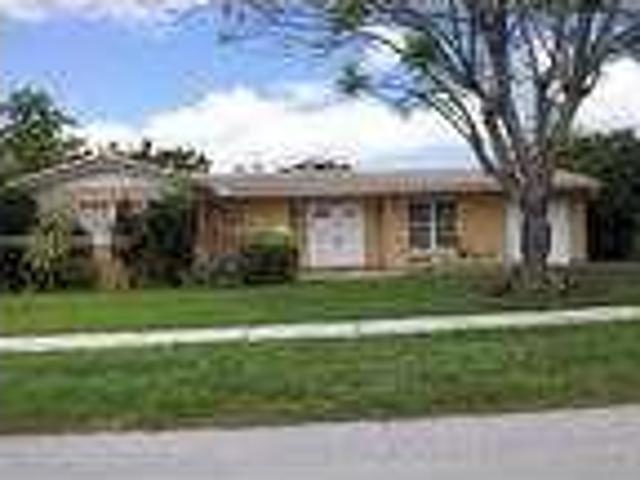 4 Bedroom 2 Bath In Miami Florida 33175
