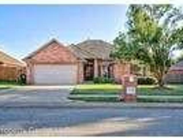 4 Bedroom 2 Bath In Edmond OK 73012