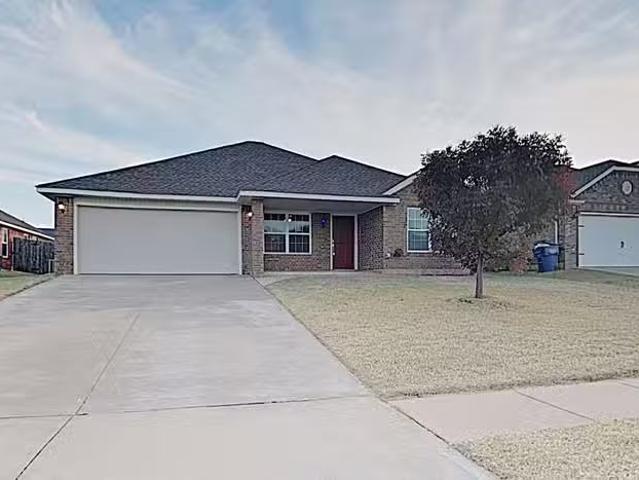 4 Bedroom 2 Bath with Storm Shelter in Mustang 544 West Shado.