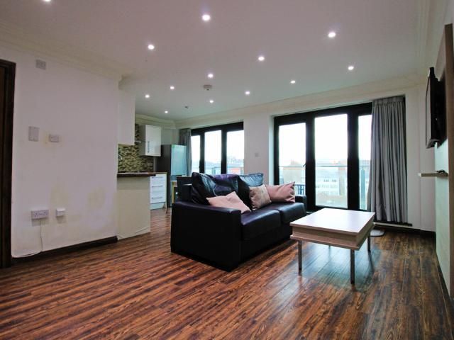 4 bedroom, 2 bathroom flat