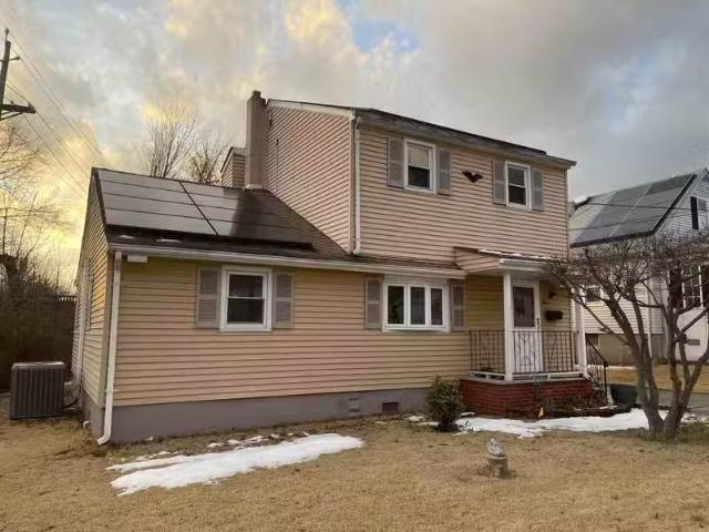 4 Bedroom 2 Bathroom House In East Brunswick With Great Amenit.