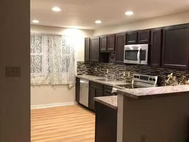 4 Bedroom 2 Bathroom in Yorktown with Great Amenities 1123 W.
