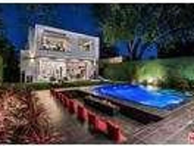 4 Bedroom 4 Bath In North Hollywood California 91602