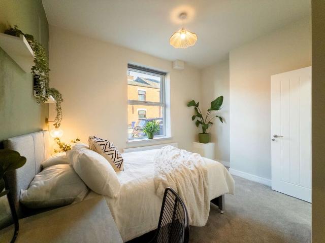 4 bedroom, 4 bathroom Luxury HMO in Ashton under Lyne Room 3