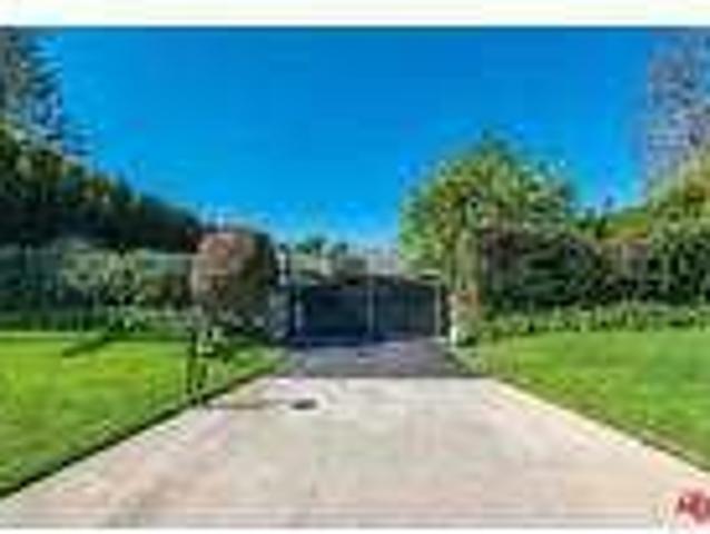 4 Bedroom 5 Bath In Los Angeles California 90049