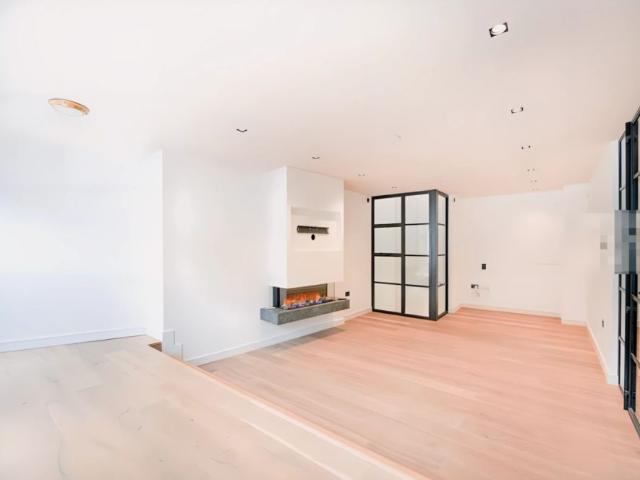 4 Bedroom 5 Bathroom Flat 29