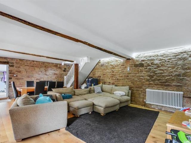 4 bedroom cottage to rent