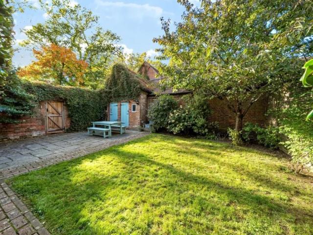 4 bedroom cottage to rent