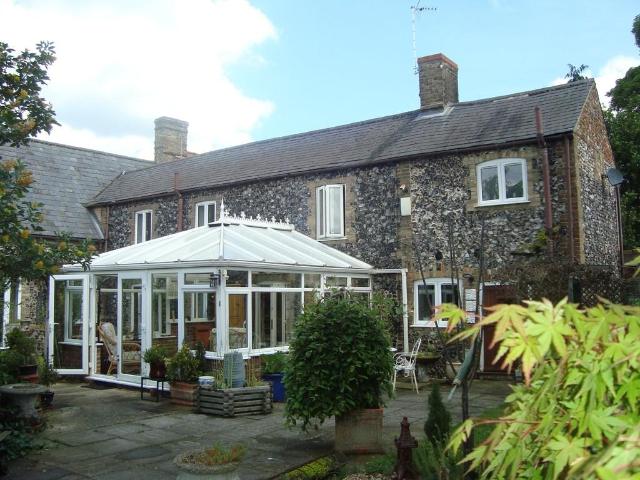 4 bedroom cottage to rent