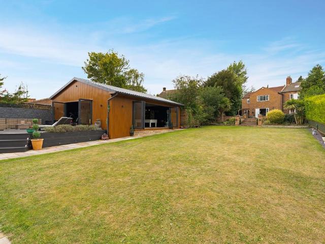 4 bedroom cottage for sale