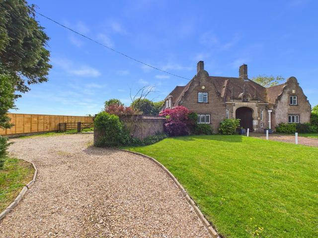 4 bedroom cottage for sale