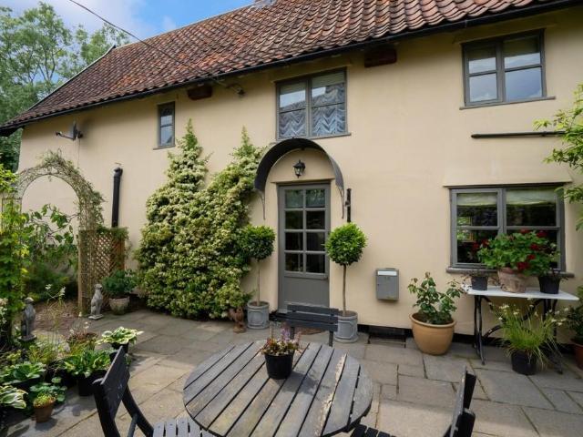 4 bedroom cottage for sale
