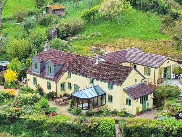 4 bedroom cottage for sale