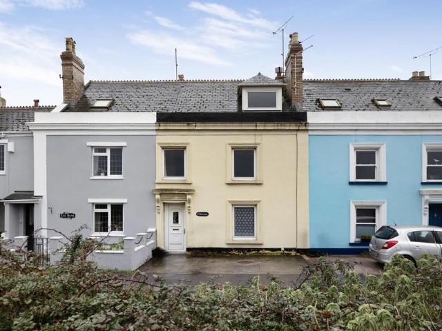 4 bedroom cottage for sale