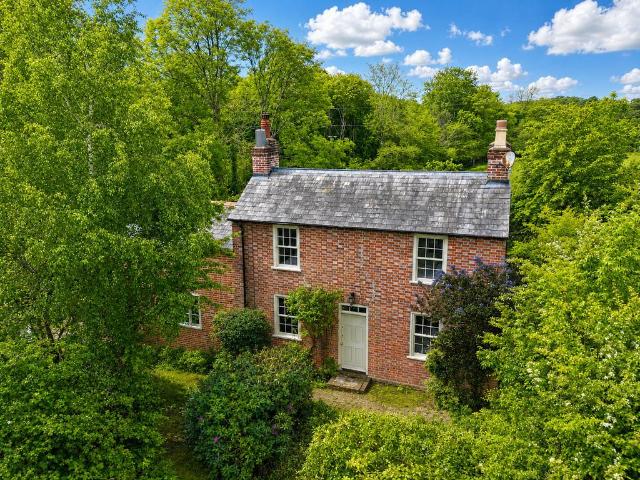 4 bedroom cottage for sale