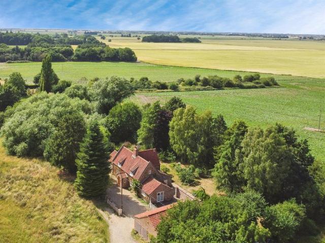 4 bedroom cottage for sale