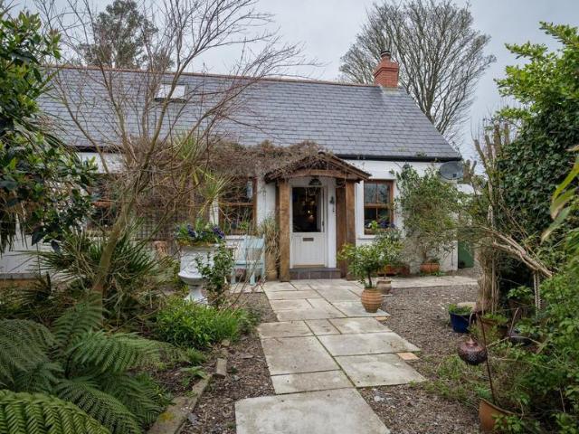 4 bedroom cottage for sale