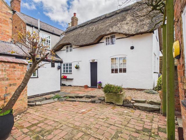 4 bedroom cottage for sale