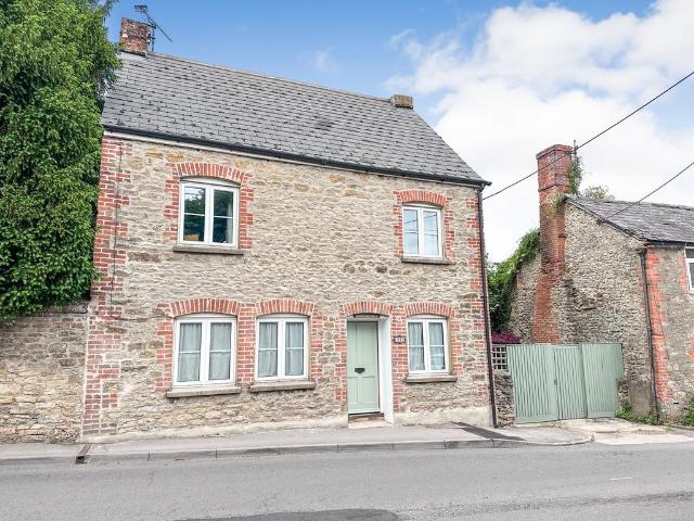 4 bedroom cottage for sale