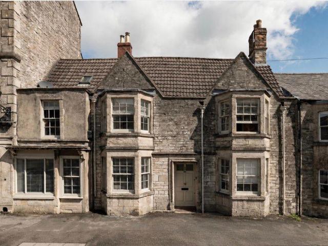 4 bedroom cottage for sale
