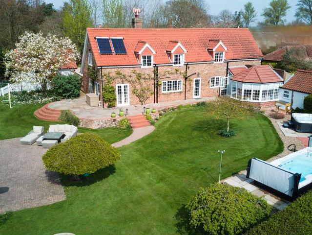 4 bedroom cottage for sale