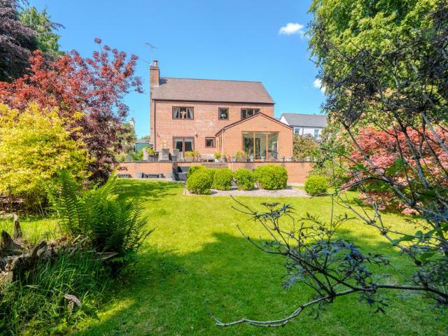 4 bedroom cottage for sale