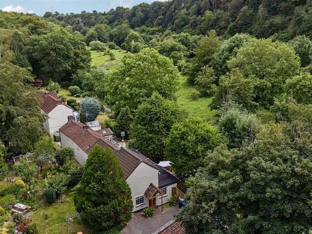4 bedroom cottage for sale