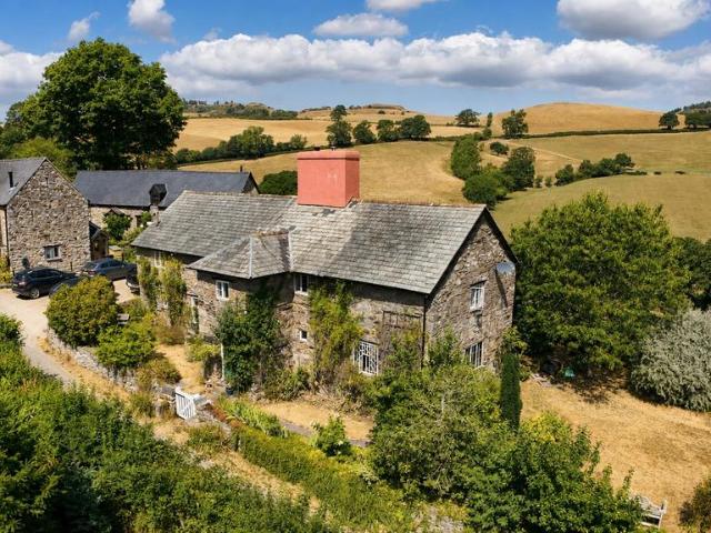 4 bedroom cottage for sale