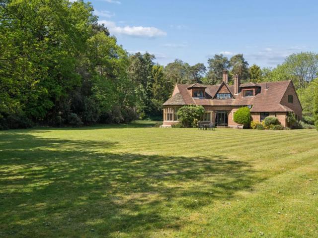 4 bedroom cottage for sale