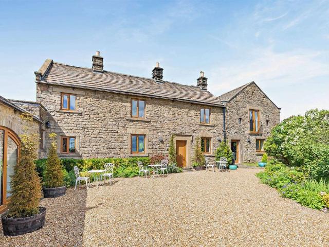 4 bedroom cottage for sale