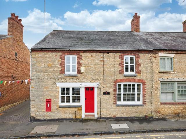 4 bedroom cottage for sale
