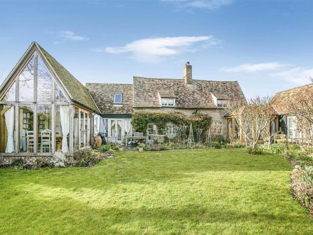 4 bedroom cottage for sale