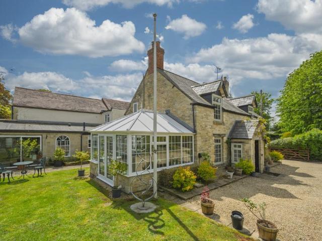 4 bedroom cottage for sale