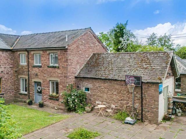 4 bedroom cottage for sale