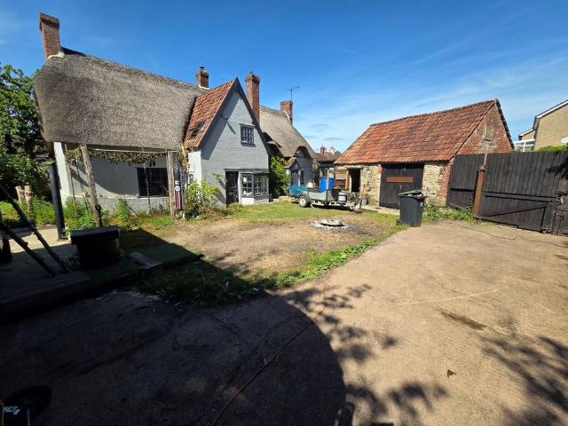 4 bedroom cottage for sale