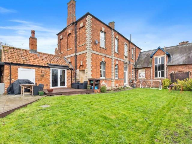 4 bedroom cottage for sale