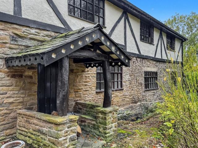 4 bedroom cottage for sale