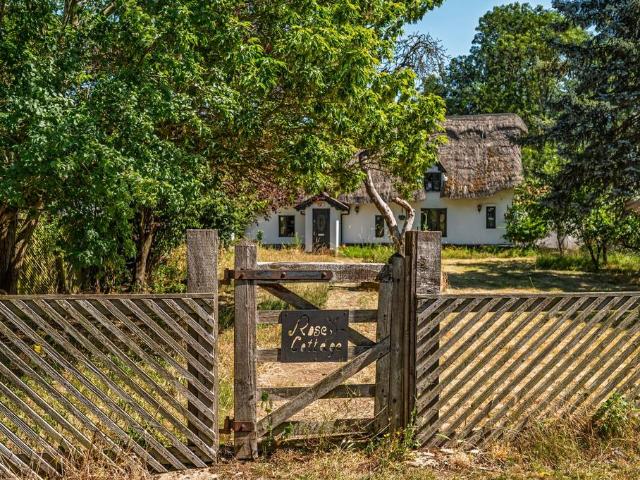 4 bedroom cottage for sale