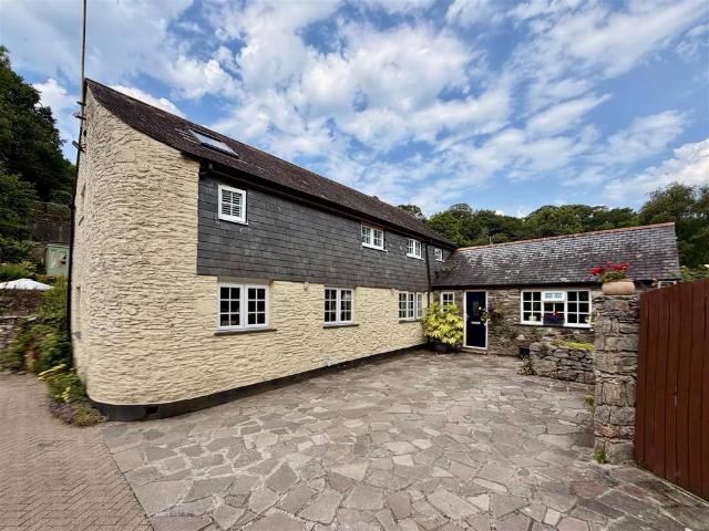 4 bedroom cottage for sale